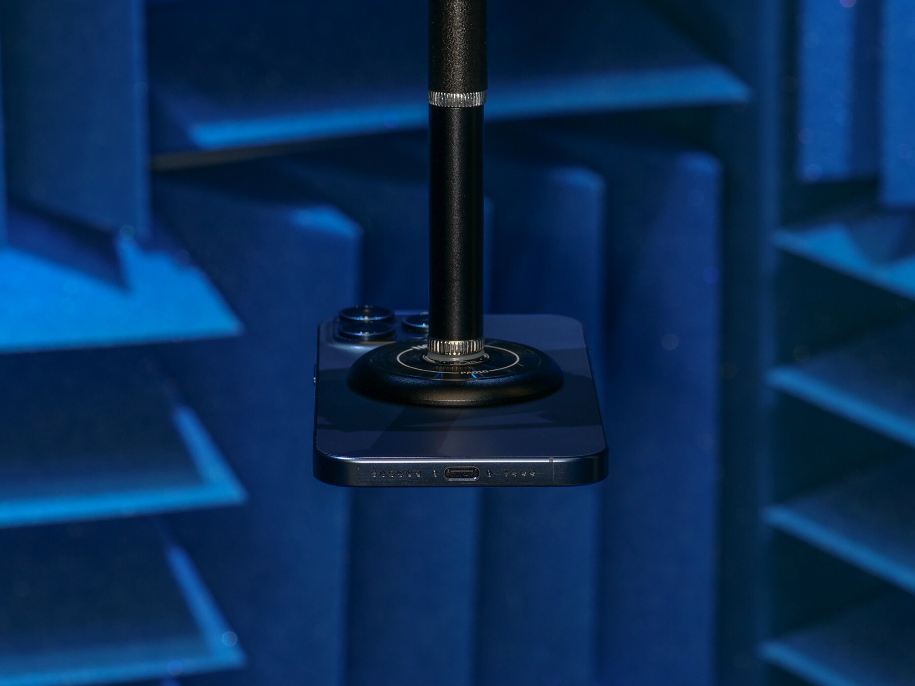 Measured: iPhone 15 Pro Max microphone frequency response and ...